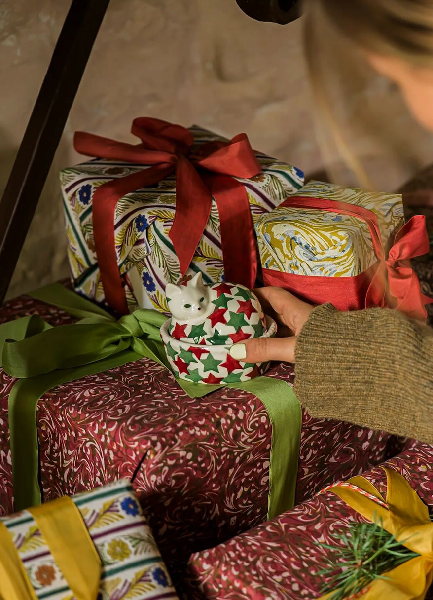 Seconds Christmas Stars Small Cat On Basket – Emma Bridgewater UK