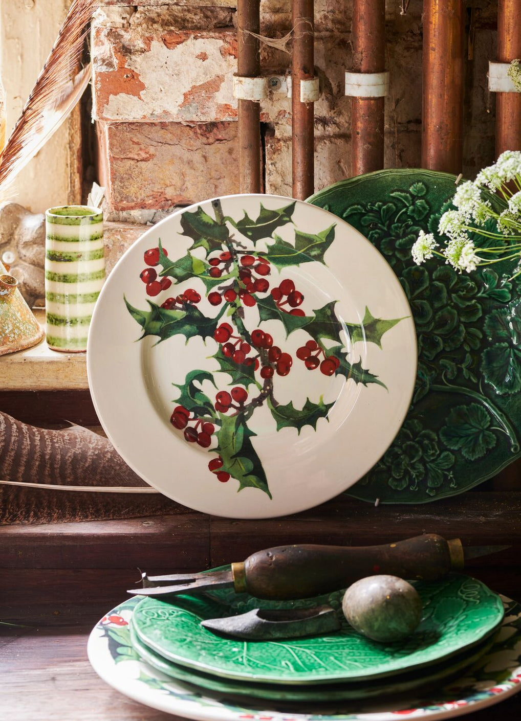 Holly Medium Dinner Plate, 8.5 Inch – Emma Bridgewater UK