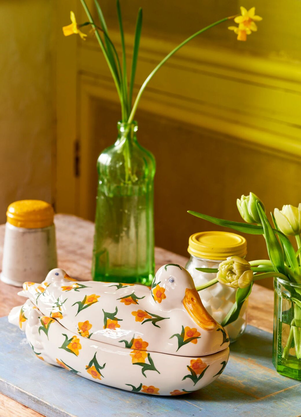 Windblown Daffodils Large Duck On Nest – Emma Bridgewater UK