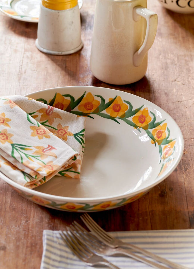 Seconds Windblown Daffodils Medium Dish – Emma Bridgewater UK